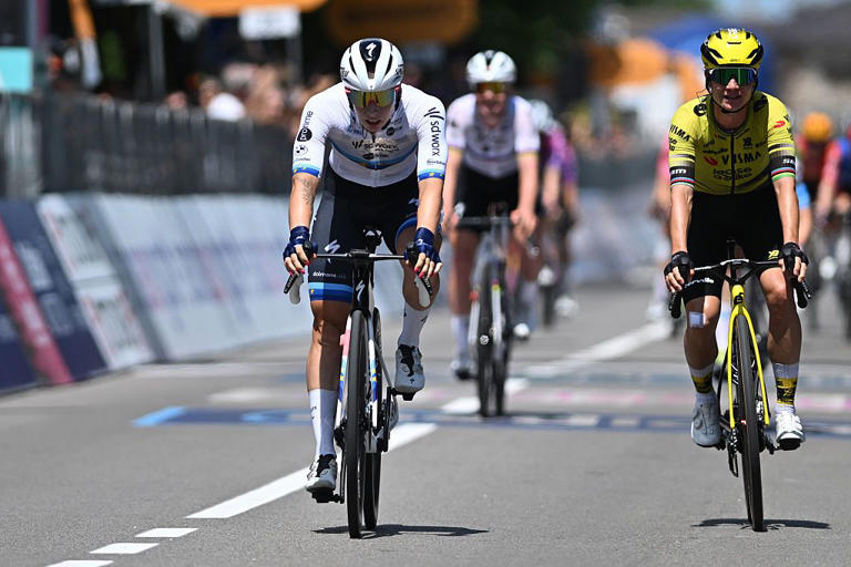 Giro d'Italia Women stage 5: Lorena Wiebes blasts to second victory of ...