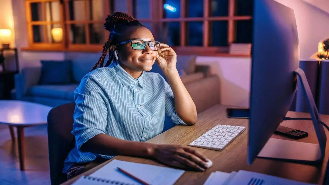 Do blue light glasses work? What science says about digital eye strain ...
