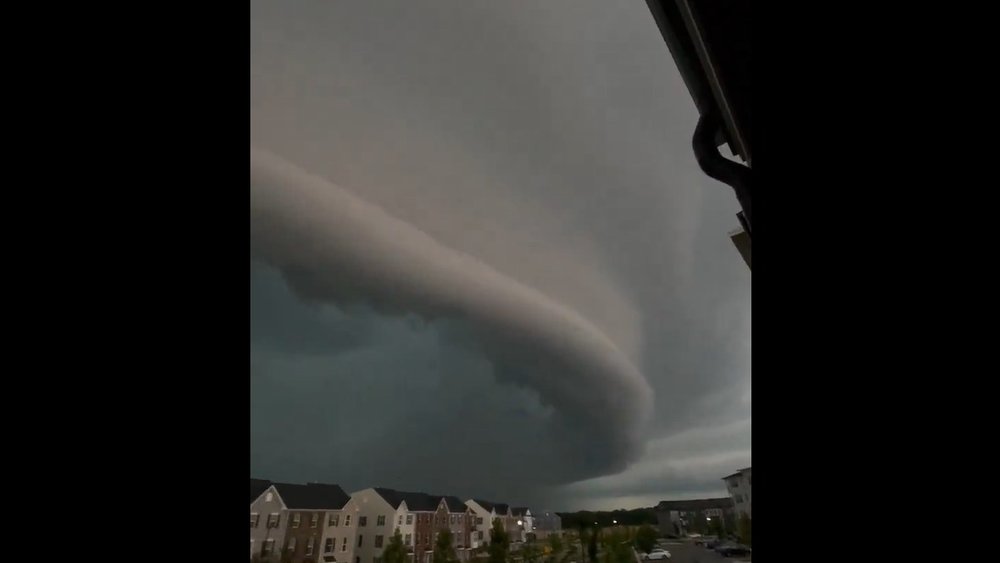 Huge ring cloud rolls over Maryland