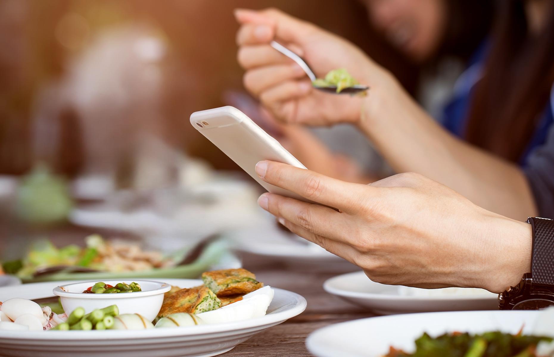 33 restaurant habits that make staff secretly cringe