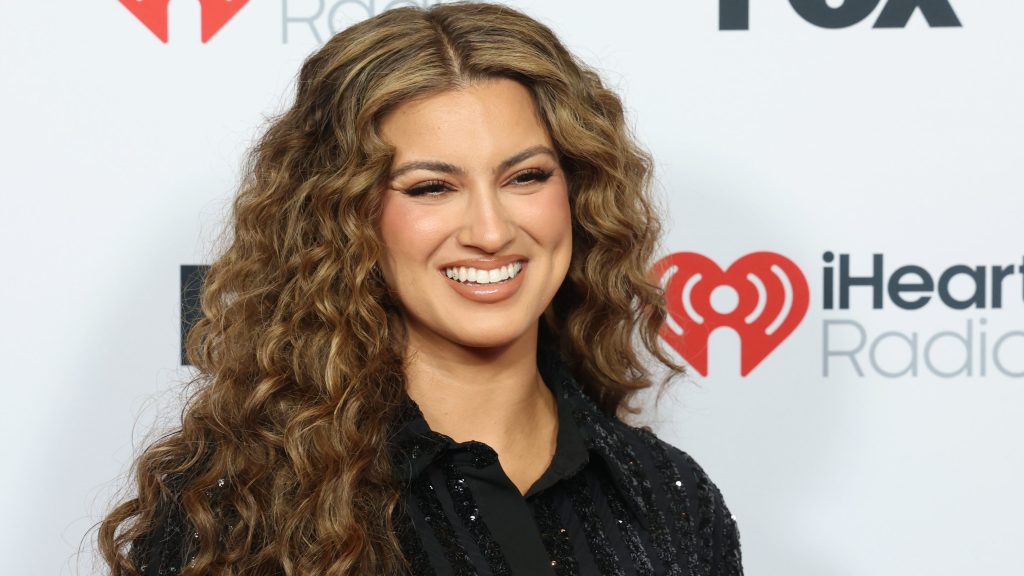 Tori Kelly Announces First Pregnancy With Husband André Murillo