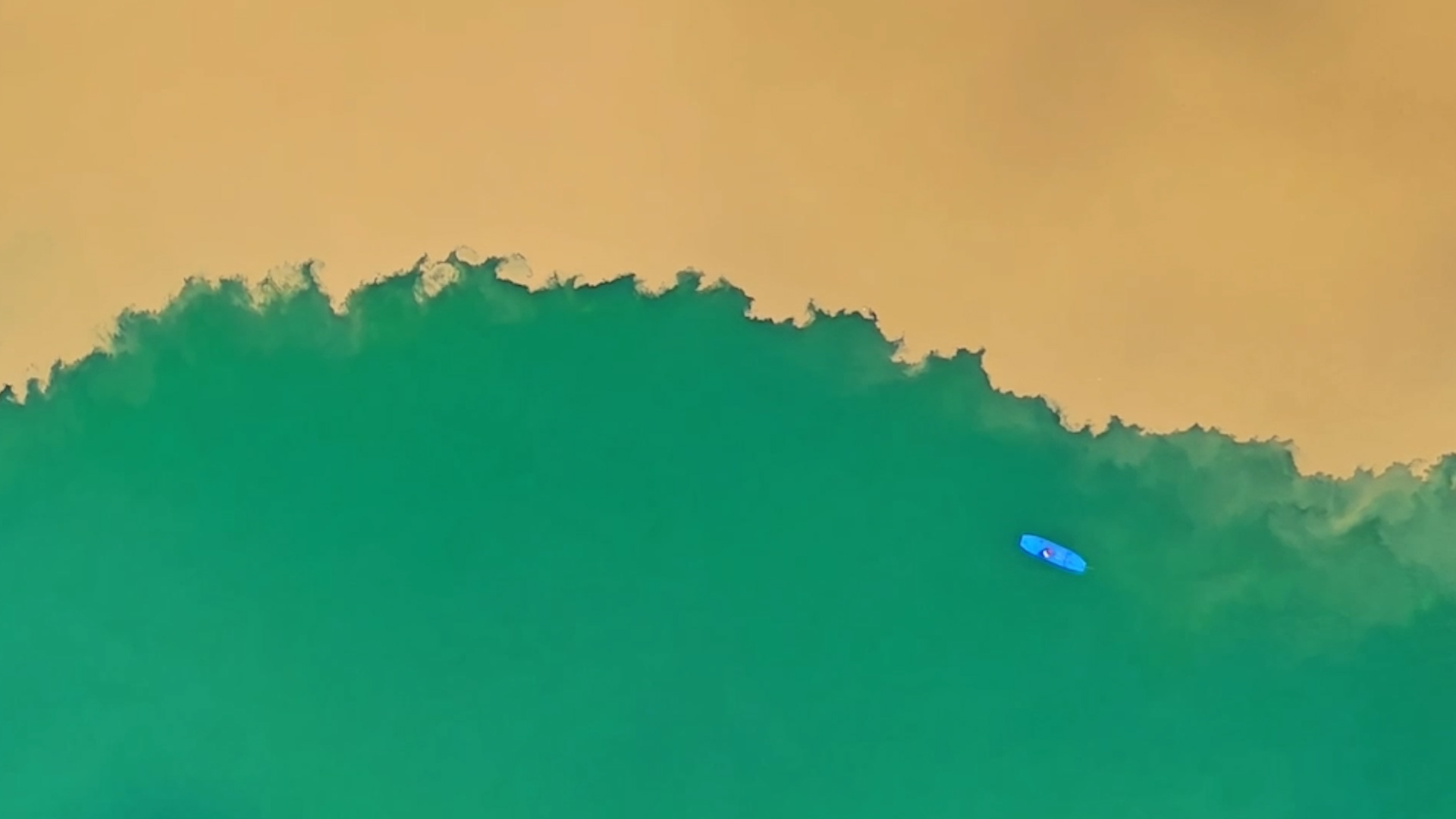 Amazing footage shows clear and muddy rivers meeting without mixing