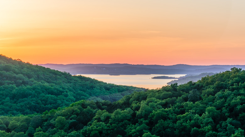 The Ozarks' Overlooked Lake Town Is A Secret Missouri Spot For A Lazy ...