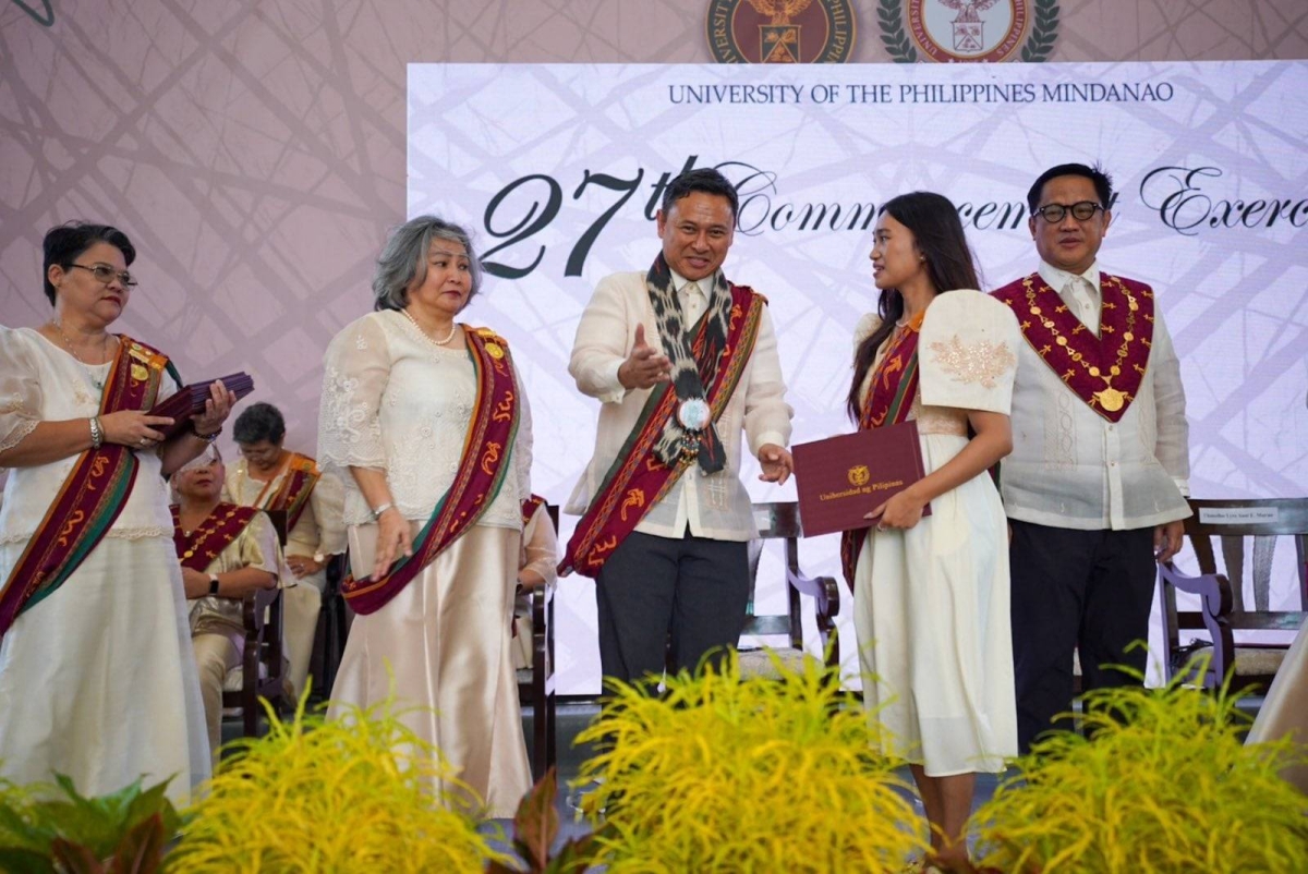 UP Mindanao grads told: Craft your own stories