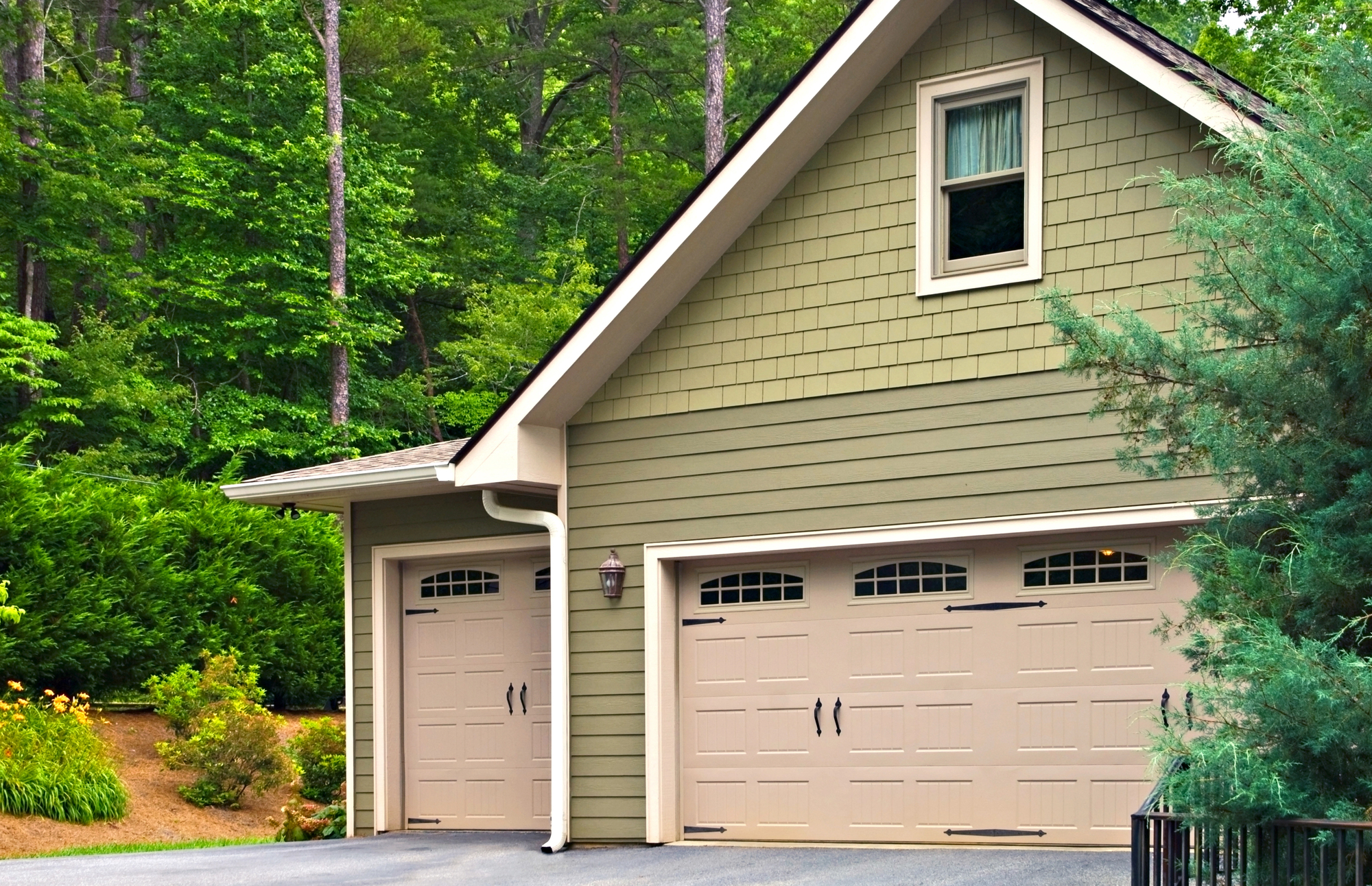18 Quick Fixes for Squeaky Garage Doors