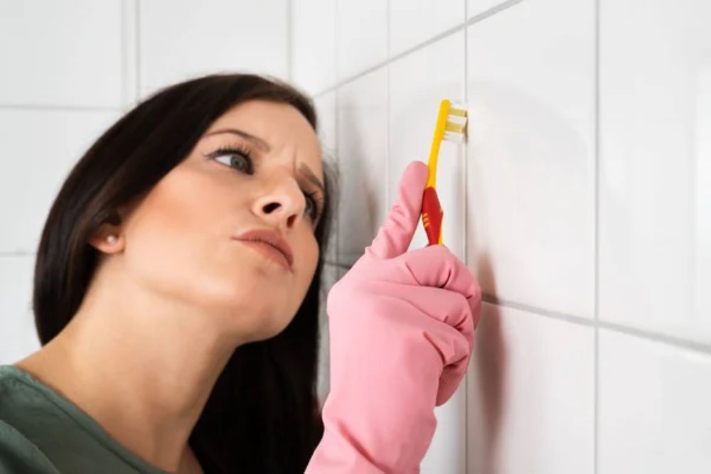 15 Simple Tricks to Clean Grimy Grout