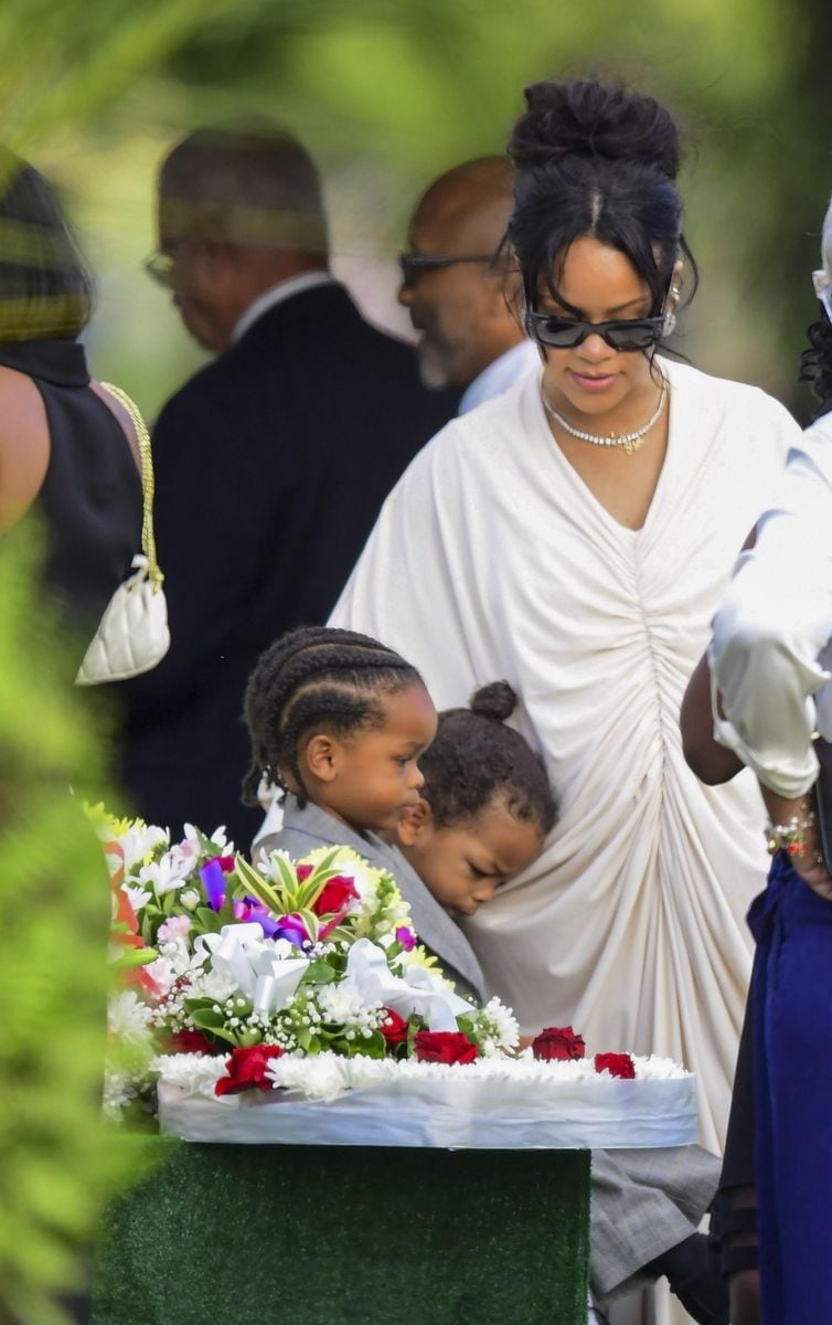 Rihanna returns to Barbados for her father's funeral [PHOTOS]