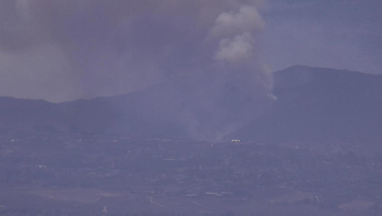 Firefighters respond to brush fire on Temecula hillside