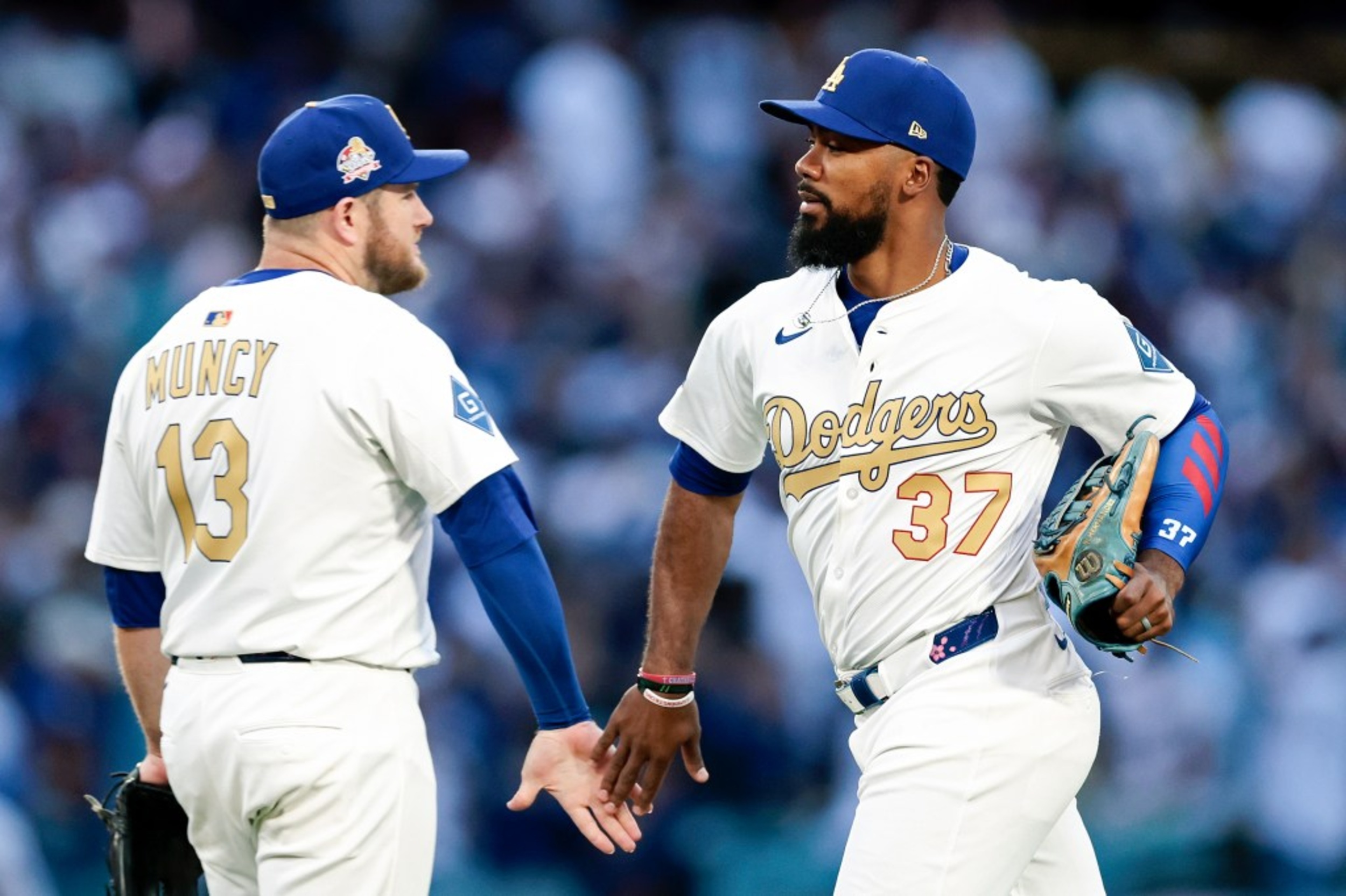 Max Muncy’s Resurgence Snuffed Out by Third Base Collision