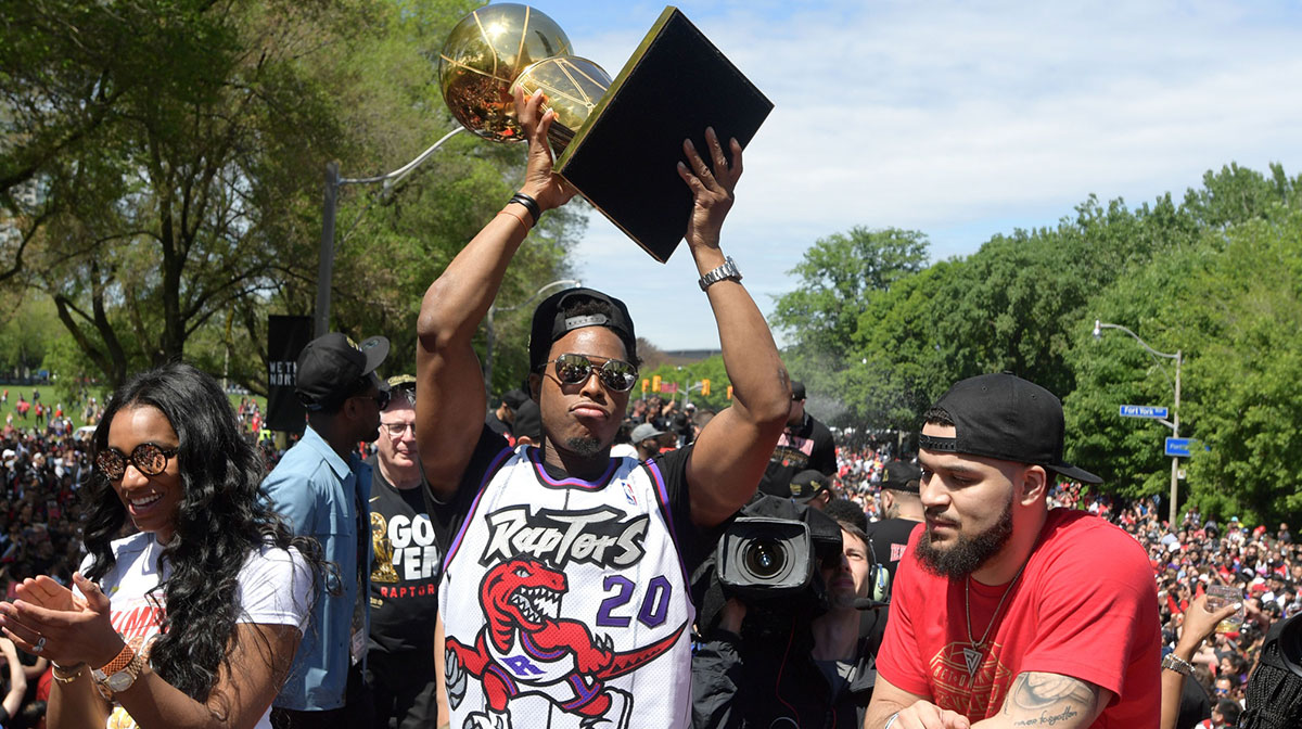 Raptors fans erupt as Kyle Lowry enters final game in Toronto for 76ers