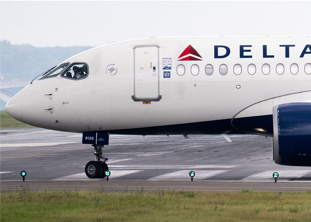 282 Airplane Passengers Stranded Overnight on Island in Atlantic Ocean