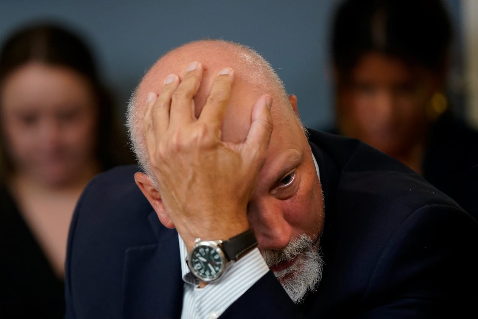 'Gonna fold': Reporter scoffs at deficit hawk's budget revolt