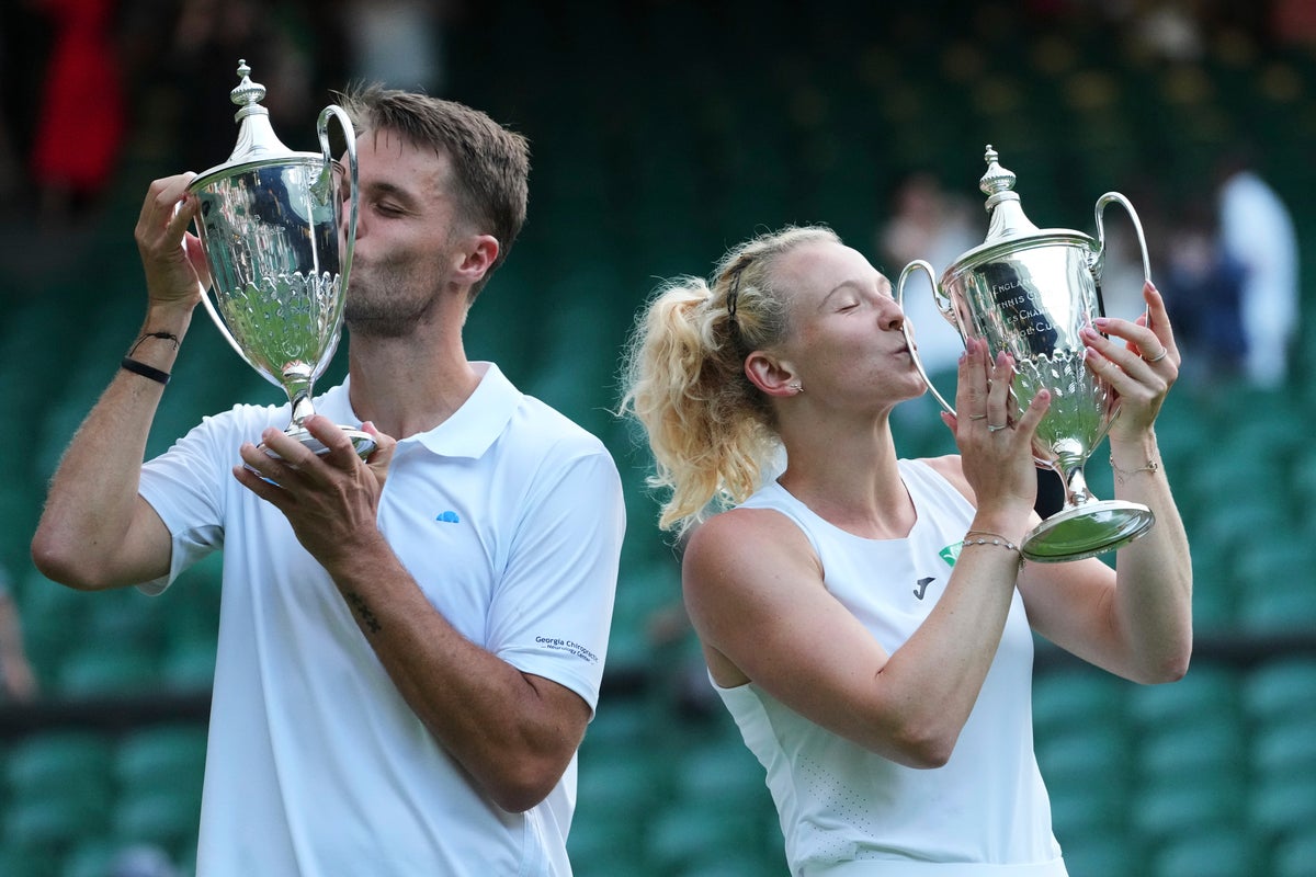 Katerina Siniakova y Sem Verbeek ganan el título de dobles mixtos en ...