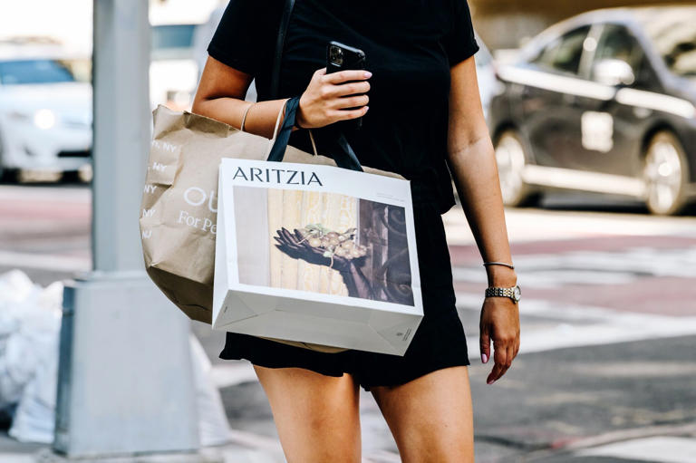 Aritzia’s US Sales Jump as Expansion Southward Bears Fruit