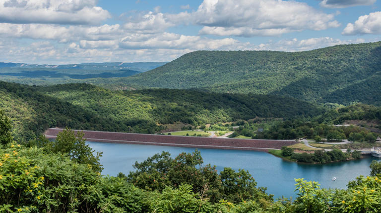 A Picturesque Pennsylvania Borough Nestled Along The Juniata River Has ...