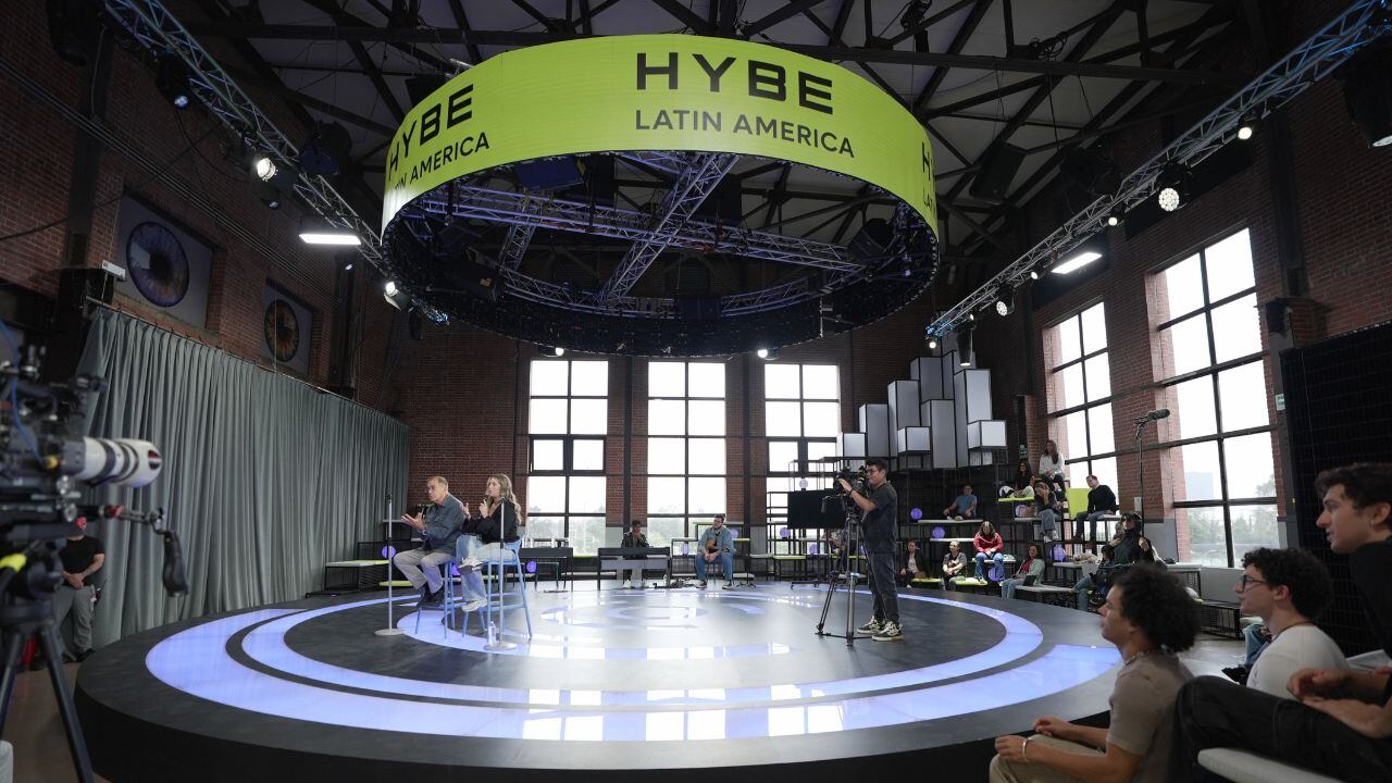 Conviértete en un idol de HYBE a través de una experiencia inmersiva ...