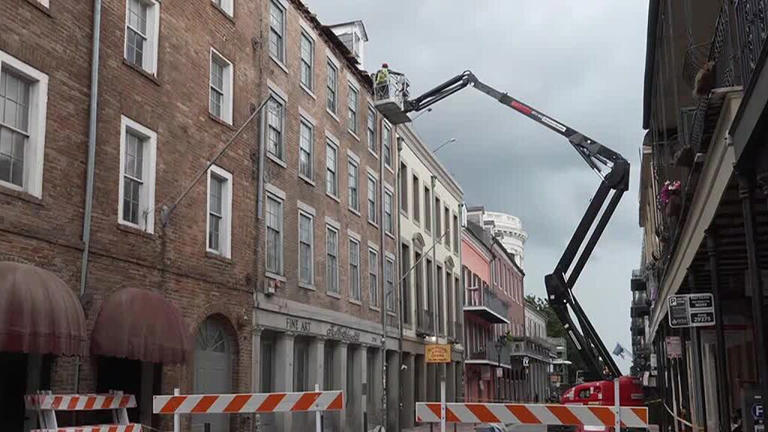 Partial building collapse shuts down block in French Quarter