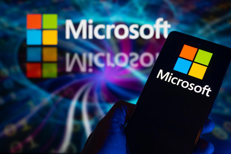 Microsoft Outlook down as users face email chaos