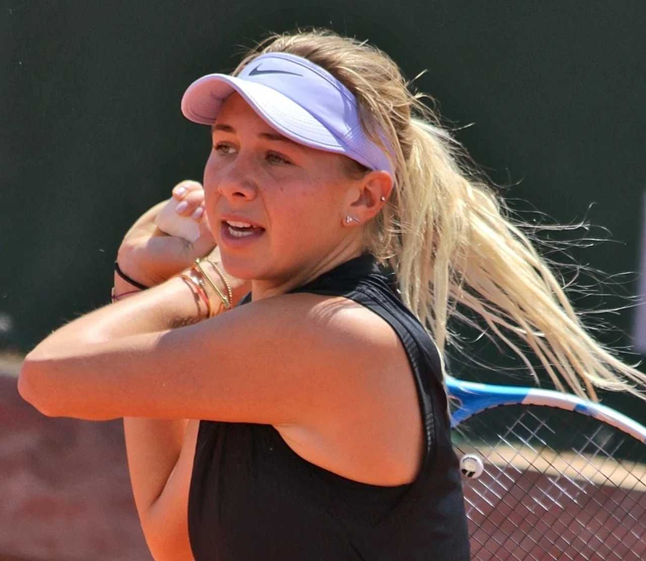 Amanda Anisimova Beats Aryna Sabalenka At Wimbledon