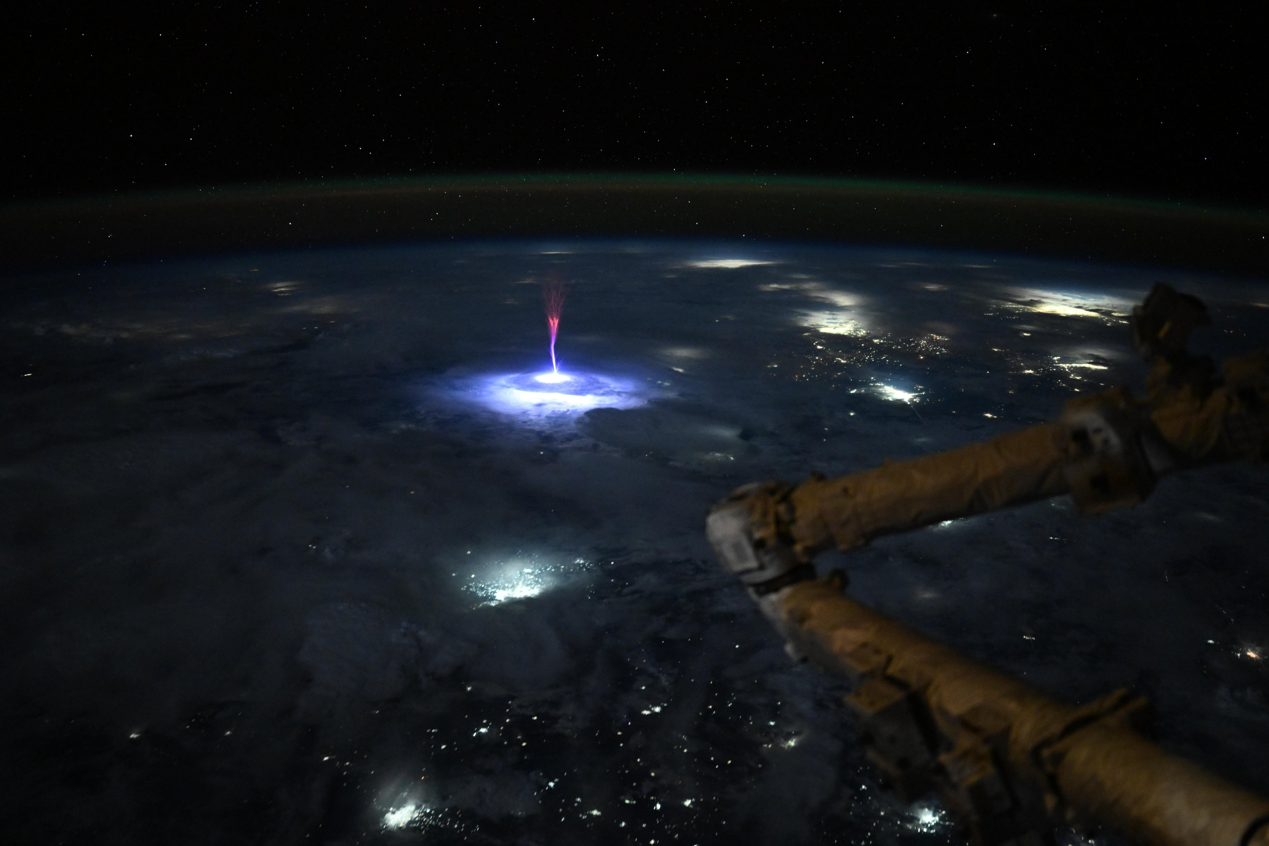 Mysterious 'Red Sprite' Appears in NASA Astronaut Photo From the Space ...