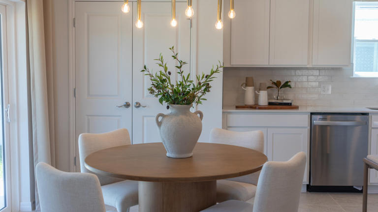 15 Things To Consider When Building A Breakfast Nook In Your Kitchen