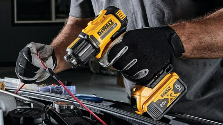 Here's How Hot DeWalt's 20V Max Heat Gun Can Get