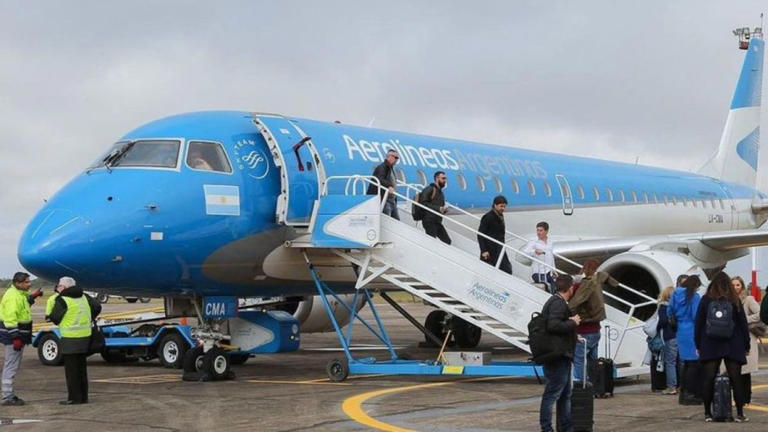Reclamo salarial de pilotos de APLA paraliza el Aeropuerto Taravella y ...