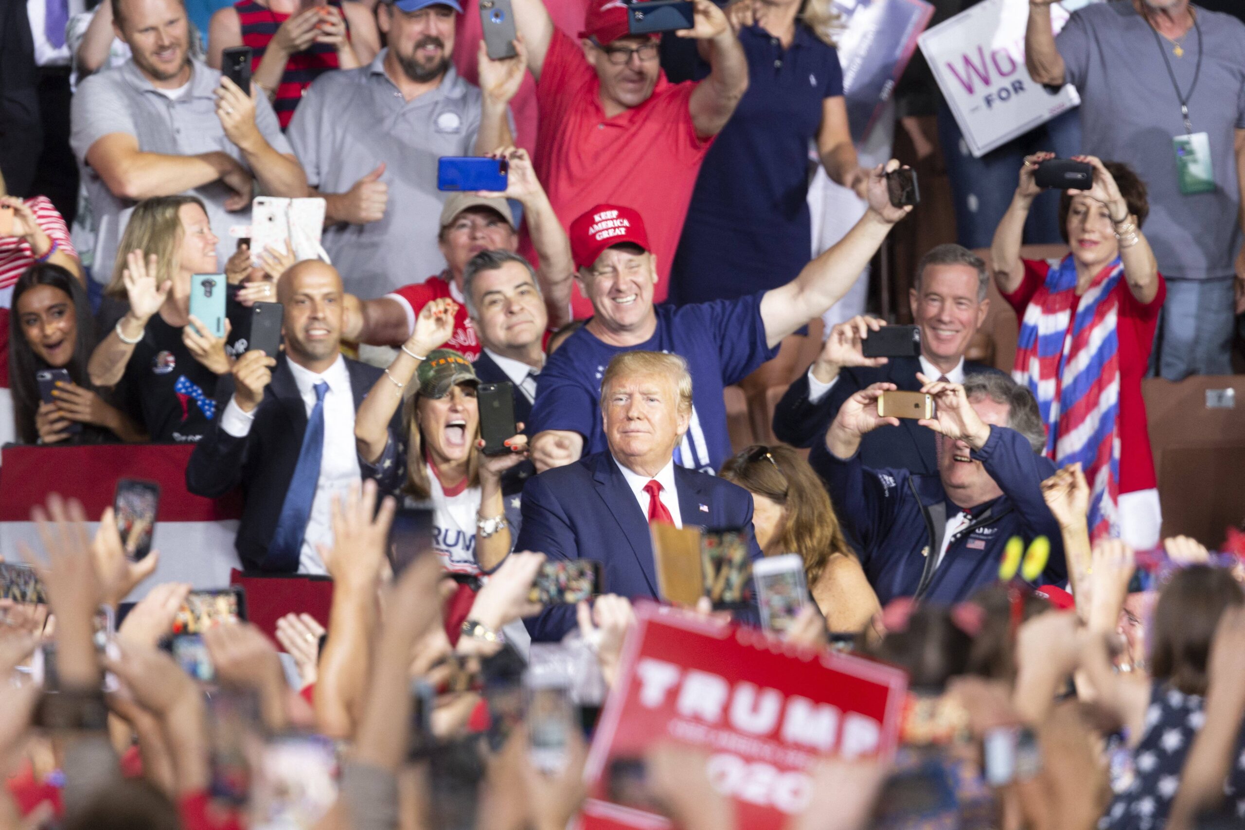 Poll Shows Where MAGA Stands on AI Guardrails