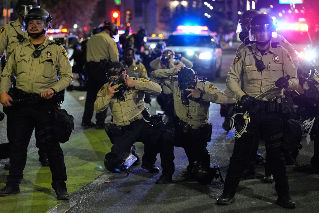Massachusetts lawmaker introduces bill banning ICE officers from ...
