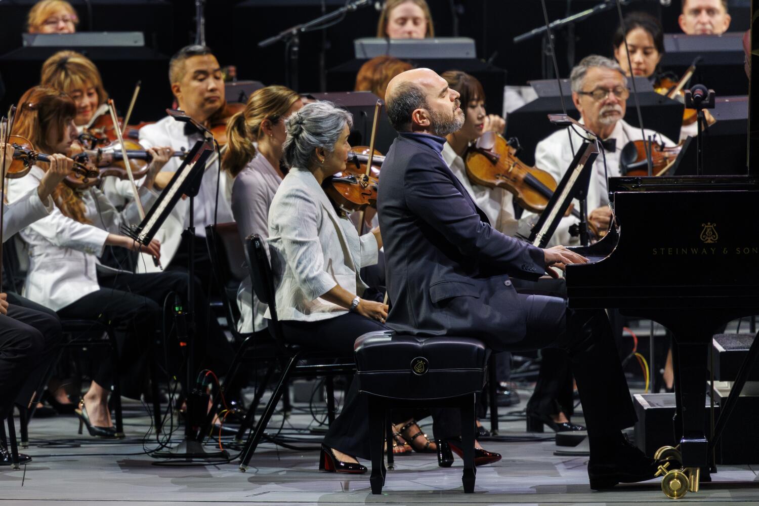 Empty seats, no Dudamel: L.A. Phil opens its Hollywood Bowl season on ...