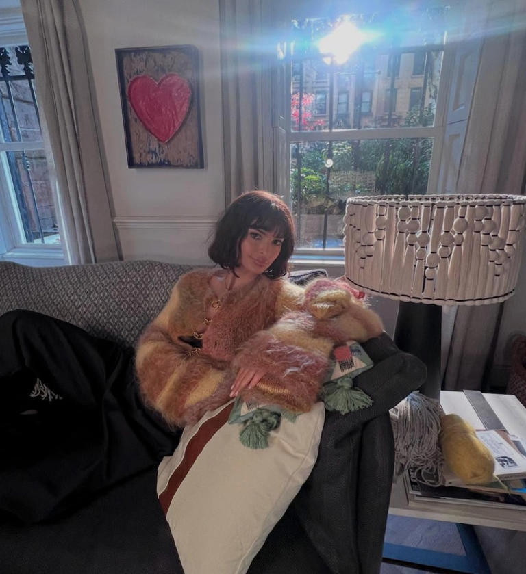 Emily Ratajkowski debuts drastic short hair transformation for the summer