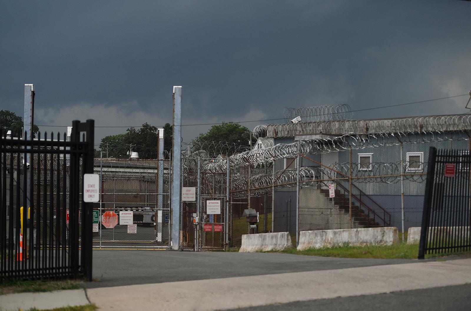 Clogged pipe temporarily displaces 47 inmates at Bridgeport ...