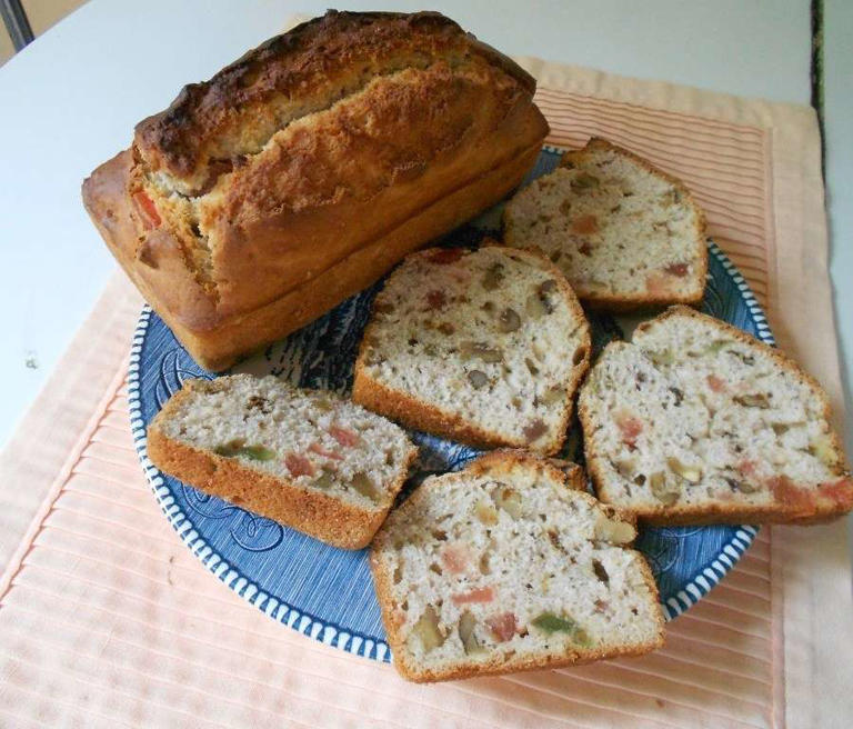 Delicious & Healthy Fruit Bread: A Perfect Breakfast or Snack!
