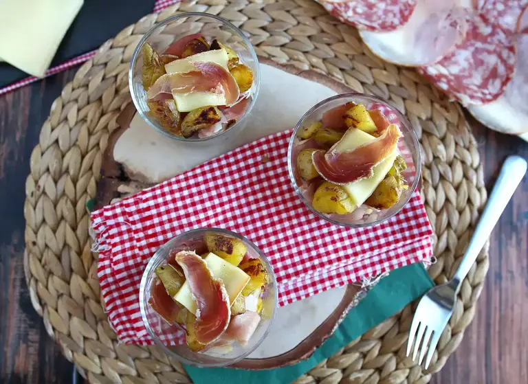 Raclette no copinho (sem máquina): um aperitivo invernal perfeito