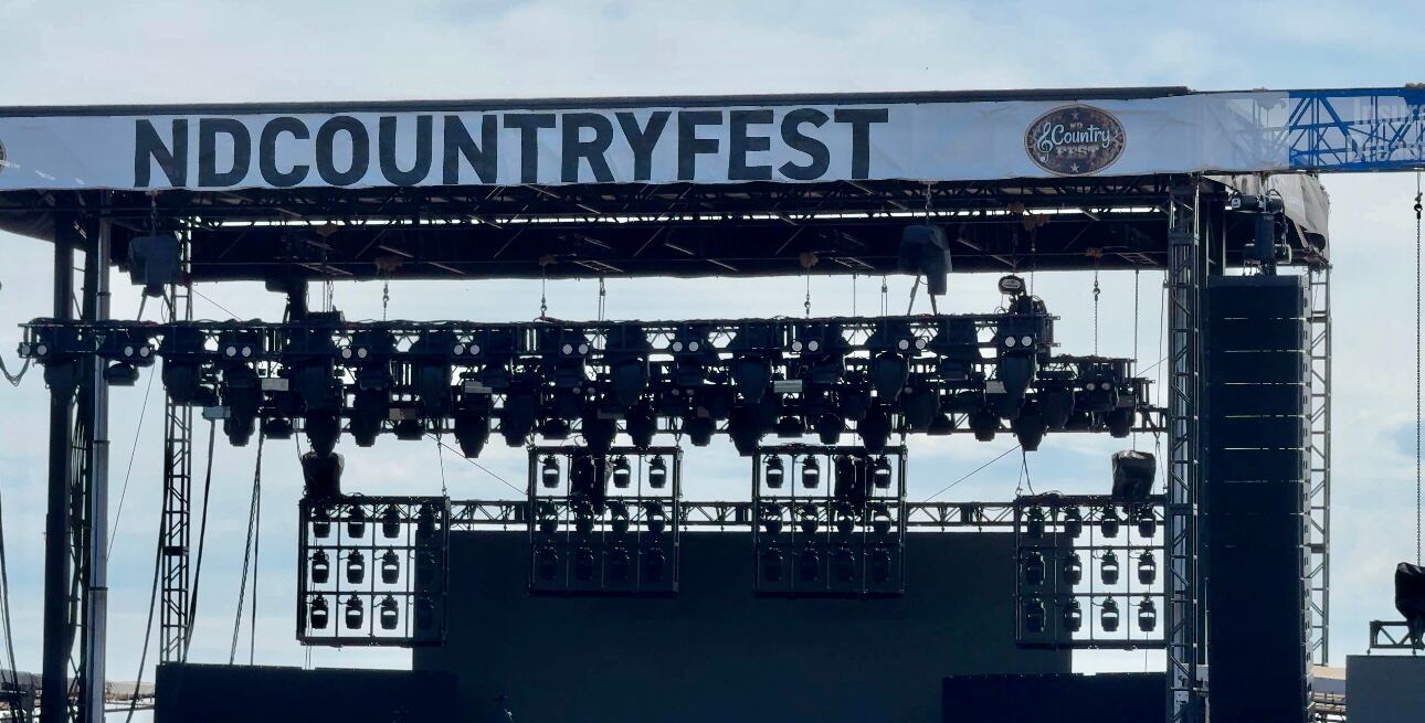 Large crowds kick off ND Country Fest in New Salem