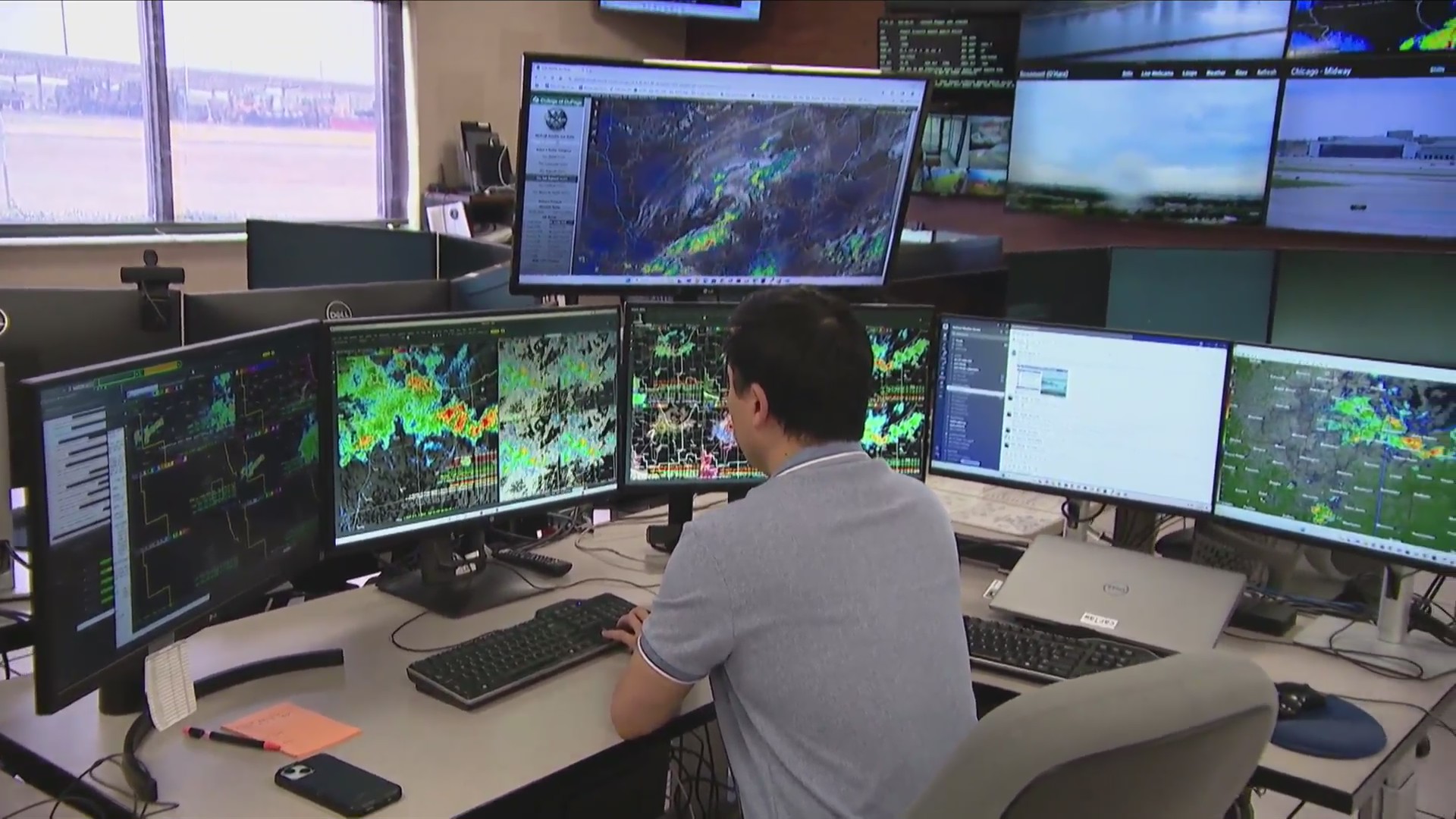 A Look Inside The National Weather Service Center In Chicago