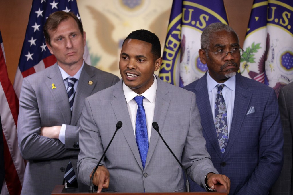 Hakeem Jeffries’ team blasts Zohran Mamdani’s liberal ‘Team ...