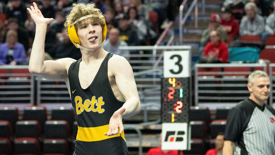Top Iowa prep wrestler commits to Big Ten program