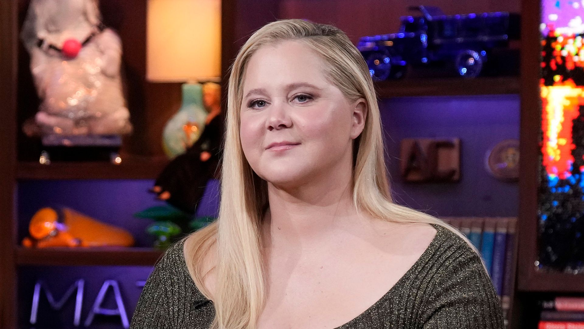 Amy Schumer showcases her incredible slimmed-down physique in fitted ...
