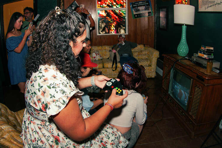 New bodega that doubles as a dive bar opens in San Antonio's Southtown