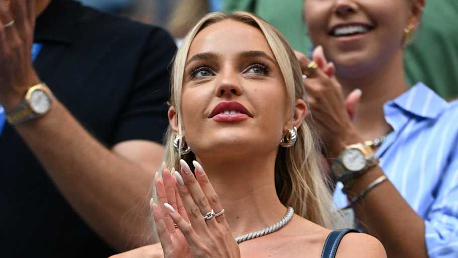 Taylor Fritz's gf Morgan Riddle rocks Wimbledon 'giant tennis ball ...