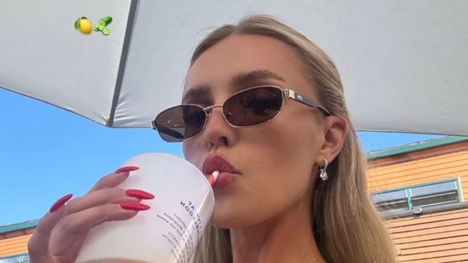 Taylor Fritz's gf Morgan Riddle rocks Wimbledon 'giant tennis ball ...