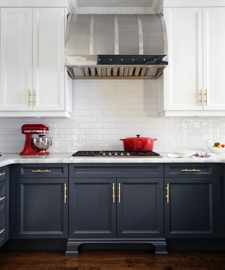 12 best Benjamin Moore paint colors for kitchen cabinets, according to ...