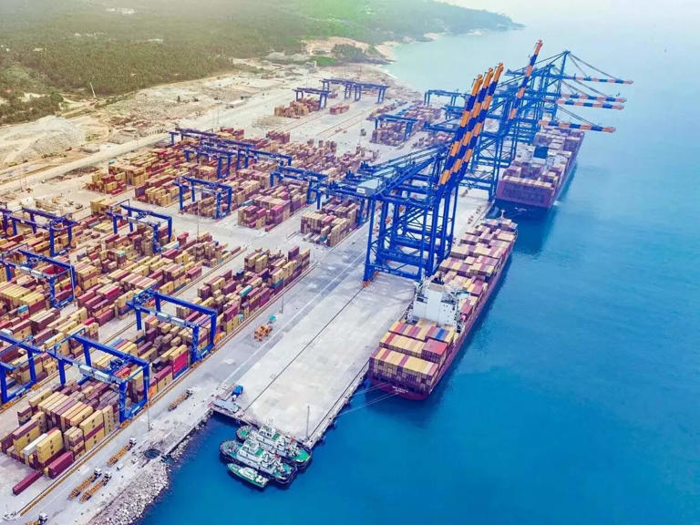 Nearly 400 vessels arrived at Vizhinjam port in last one year: Kerala ...