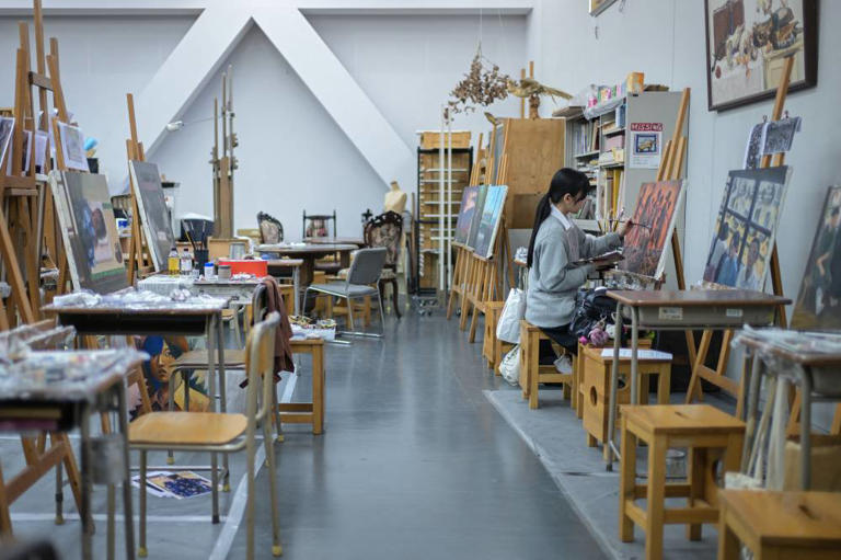Hiroshima teens relay atom bomb horror with art
