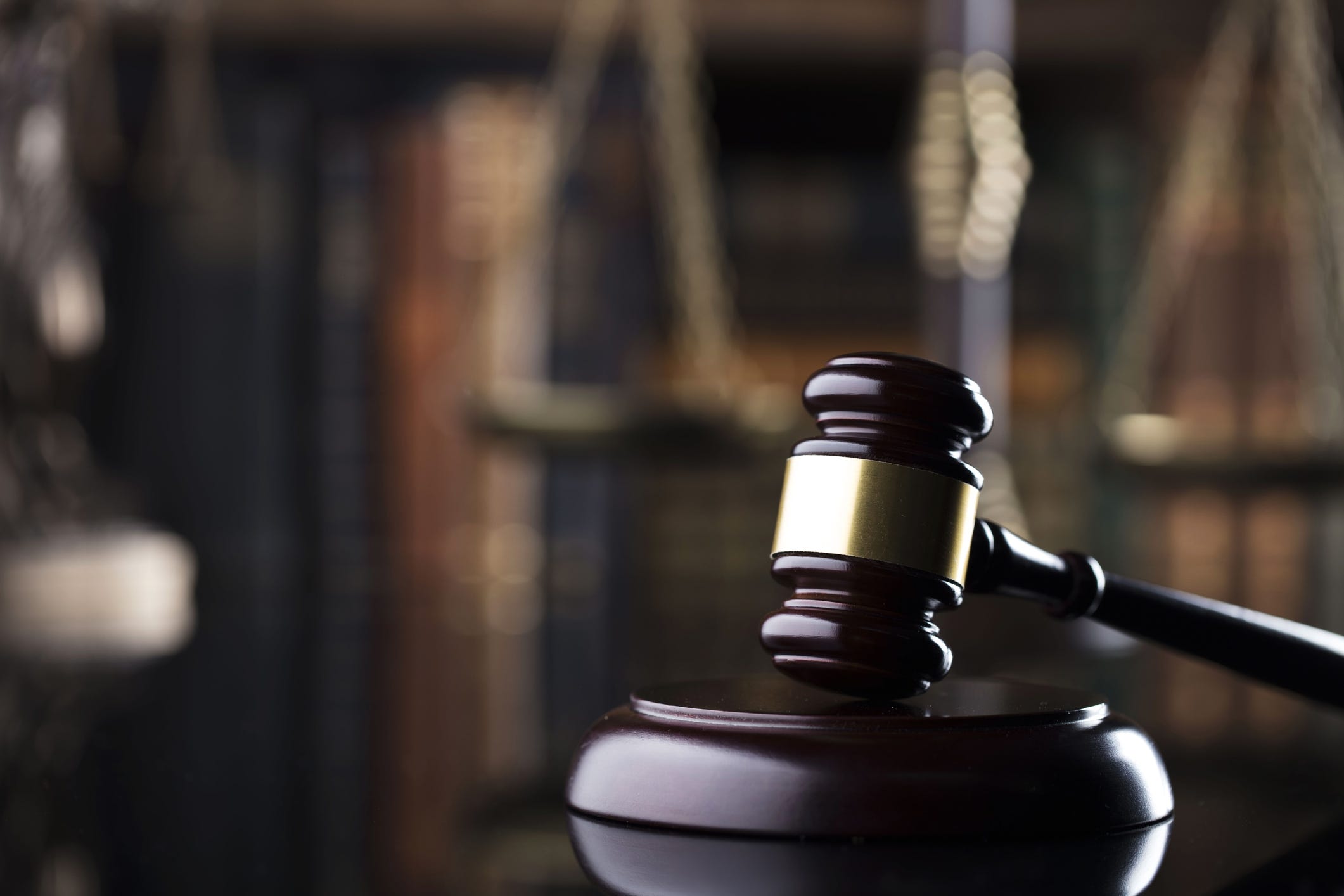 Man charged after trying to throw Molotov cocktail at Upper Peninsula ...