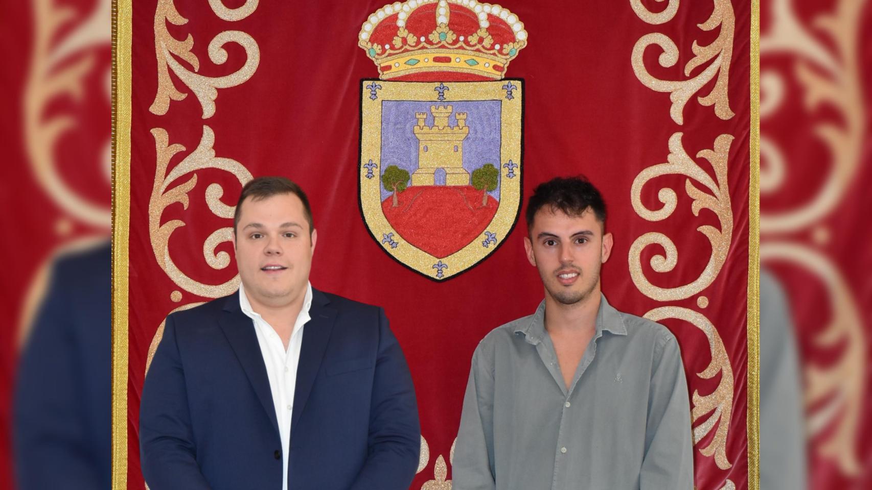Jaime y Pablo, alcalde y concejal que esperan con ilusión una cita ...