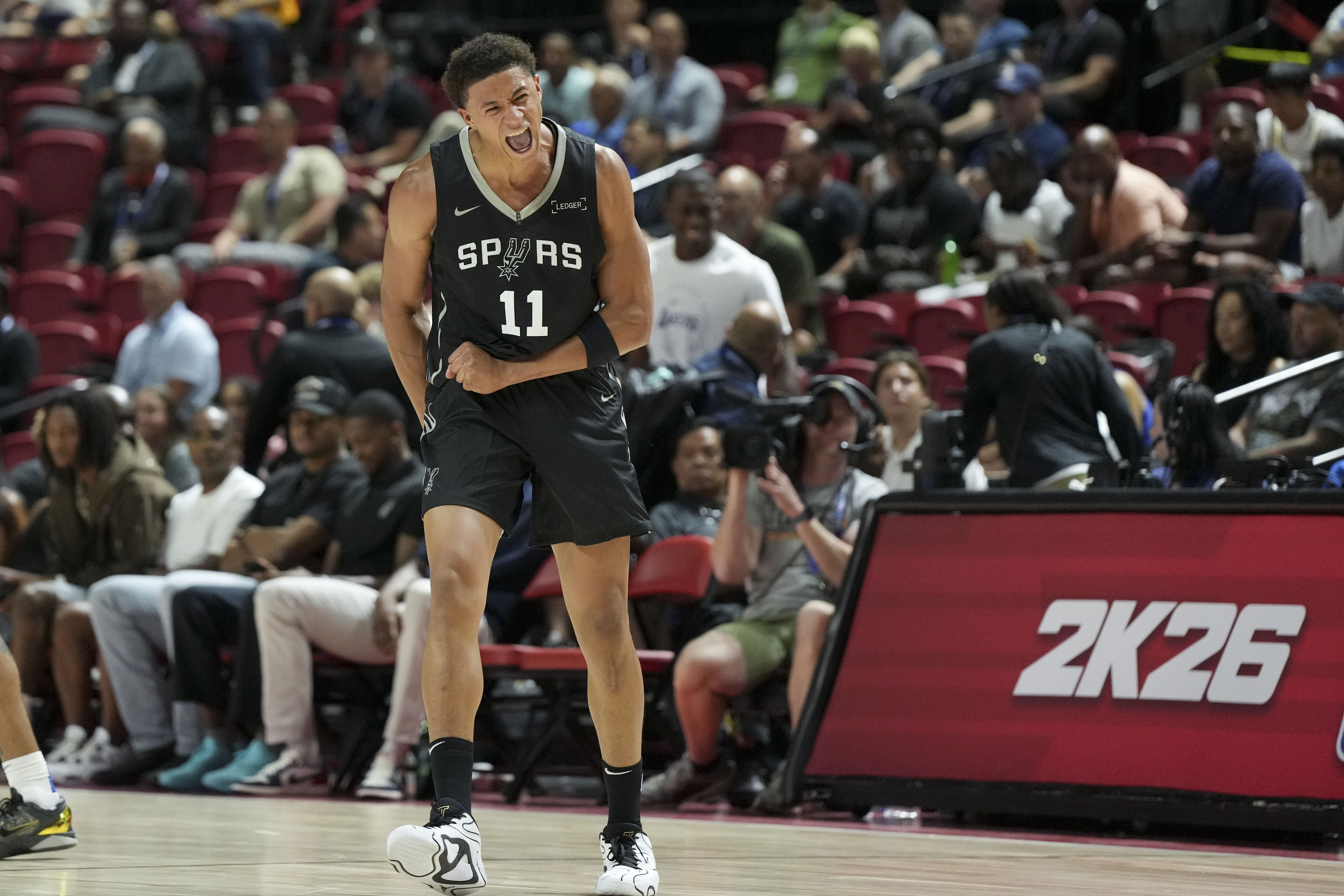 Spurs’ Carter Bryant unleashes on defense with one-man block party vs ...