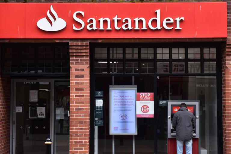Santander offering free £180 cash to new and existing customers