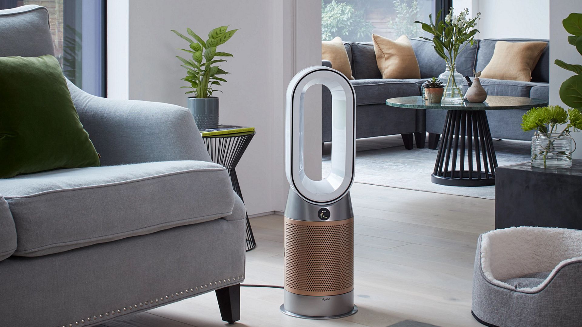 Before You Impulse Buy That Fan for the Heatwave, Here's How Bladed vs ...